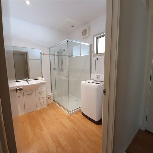 Waterfront Retreat | Bungaree Book Online